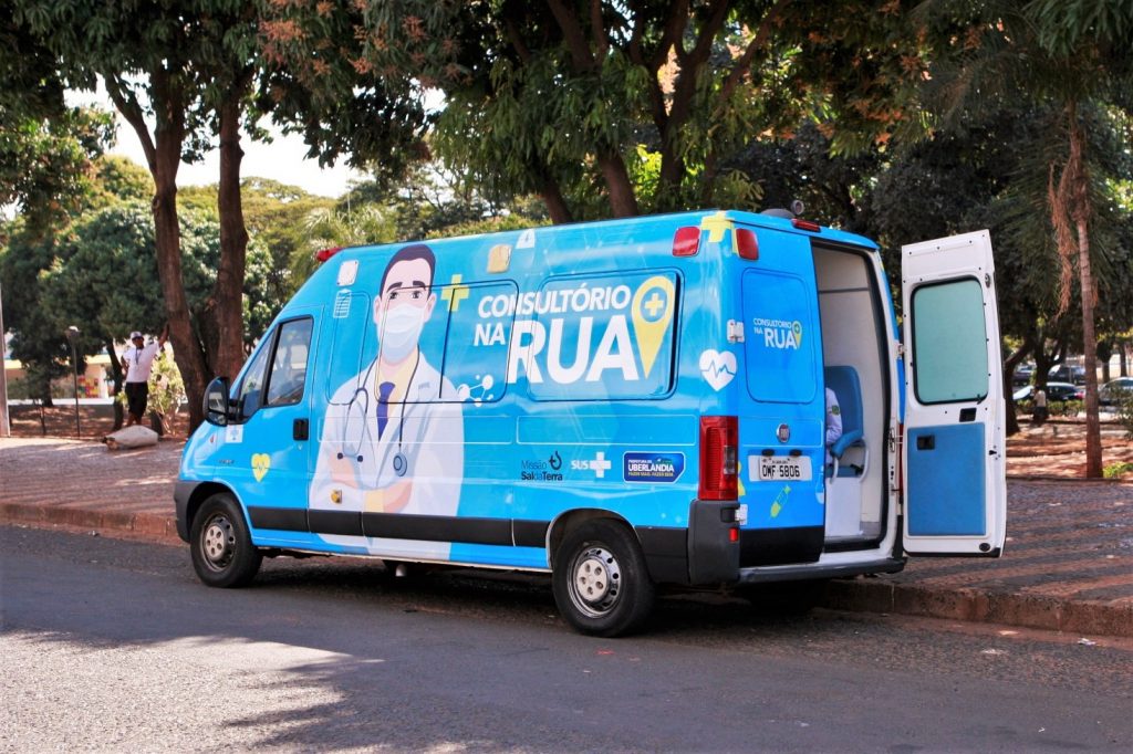 Consultório na Rua atende em média 15 pessoas por dia nos primeiros dez ...