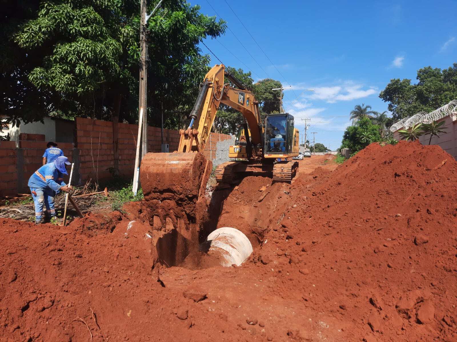 Mais uma via recebe obras de rede pluvial no bairro Morada dos Pássaros ...